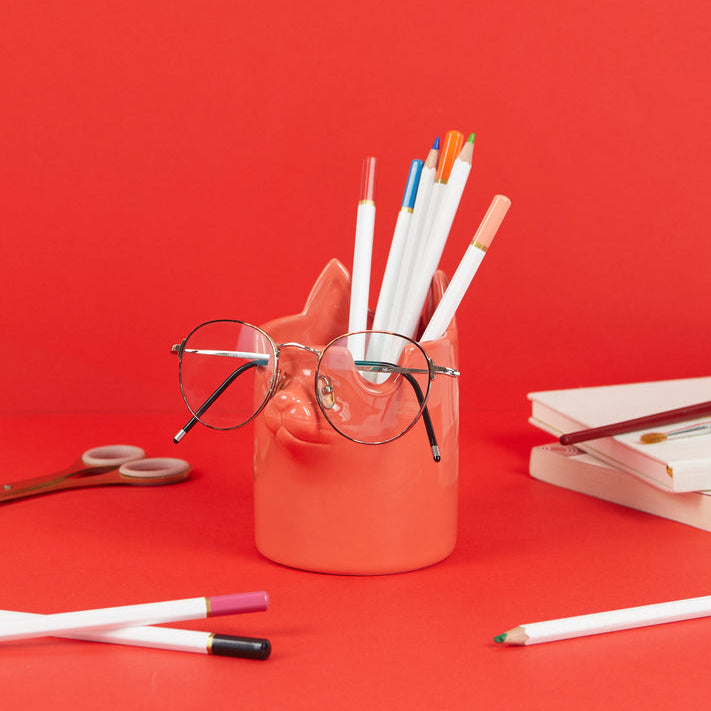 Ideas for organizing a creative desk with soulful objects